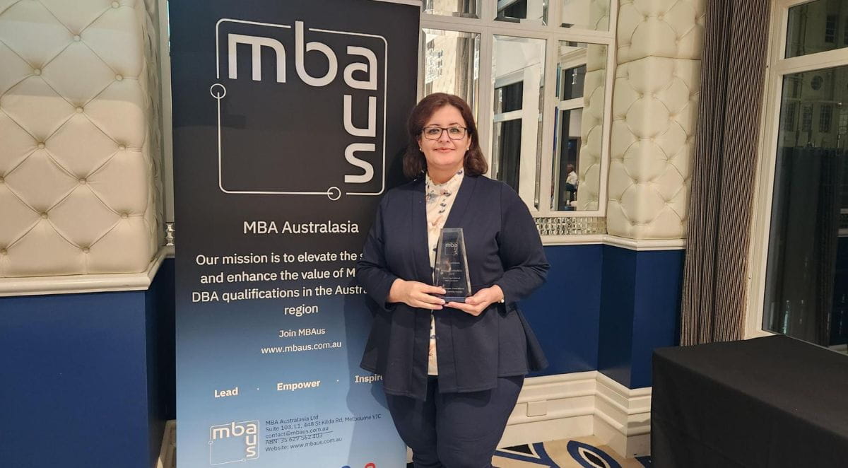 Dr Arezou PourMirza wins the 2024 MBAus Most Inspirational Lecturer ...